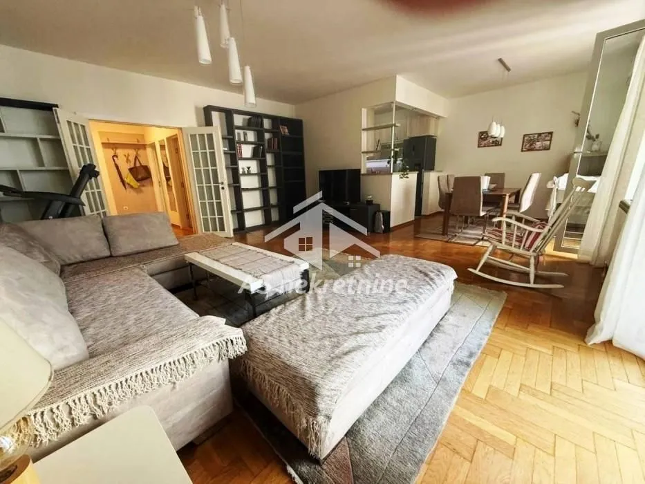 Izdavanje, trosoban stan, 106m², Vračar Hram, Vračar Sve Podlokacije