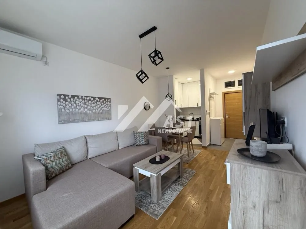 Izdavanje, jednosoban stan, 37m², Adamovićevo Naselje, Novi Sad Sve Podlokacije