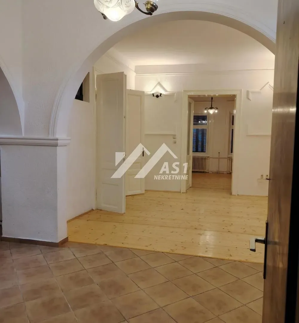 Prodaja, poslovni prostor, 260m², Centar, Novi Sad