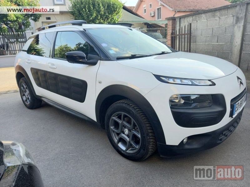 Citroen C4 Cactus 1.2 110 ks SHINE