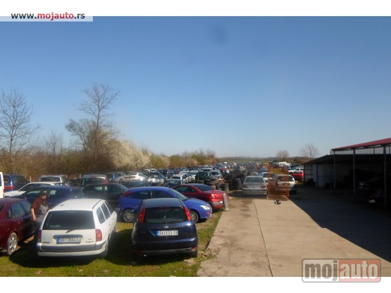 Mazda 323 DELOVI i jos dosta vozila