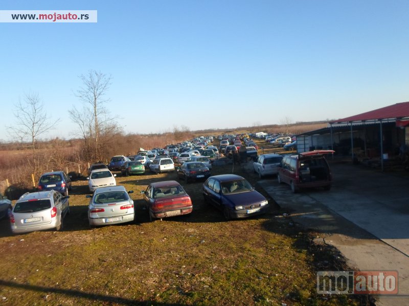 Mazda 626 benzin,dizel,DELOVI i jos dosta vozila