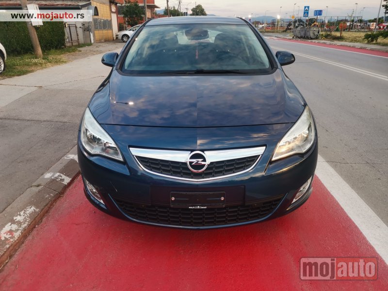 Opel Astra J 1.4 Turbo CH