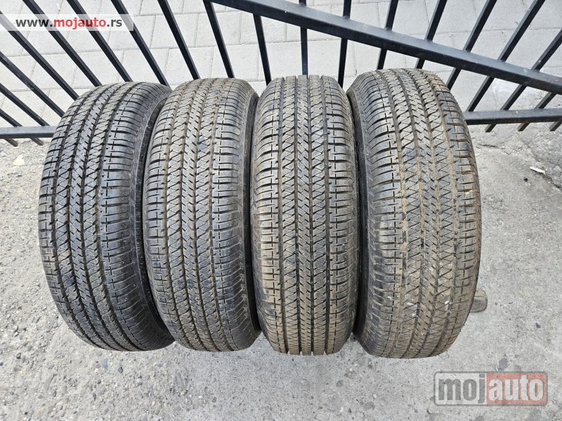 205-70-15 Bridgestone nove Odlicne