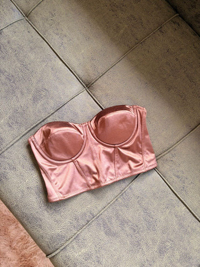 Korset top sa korpicama
