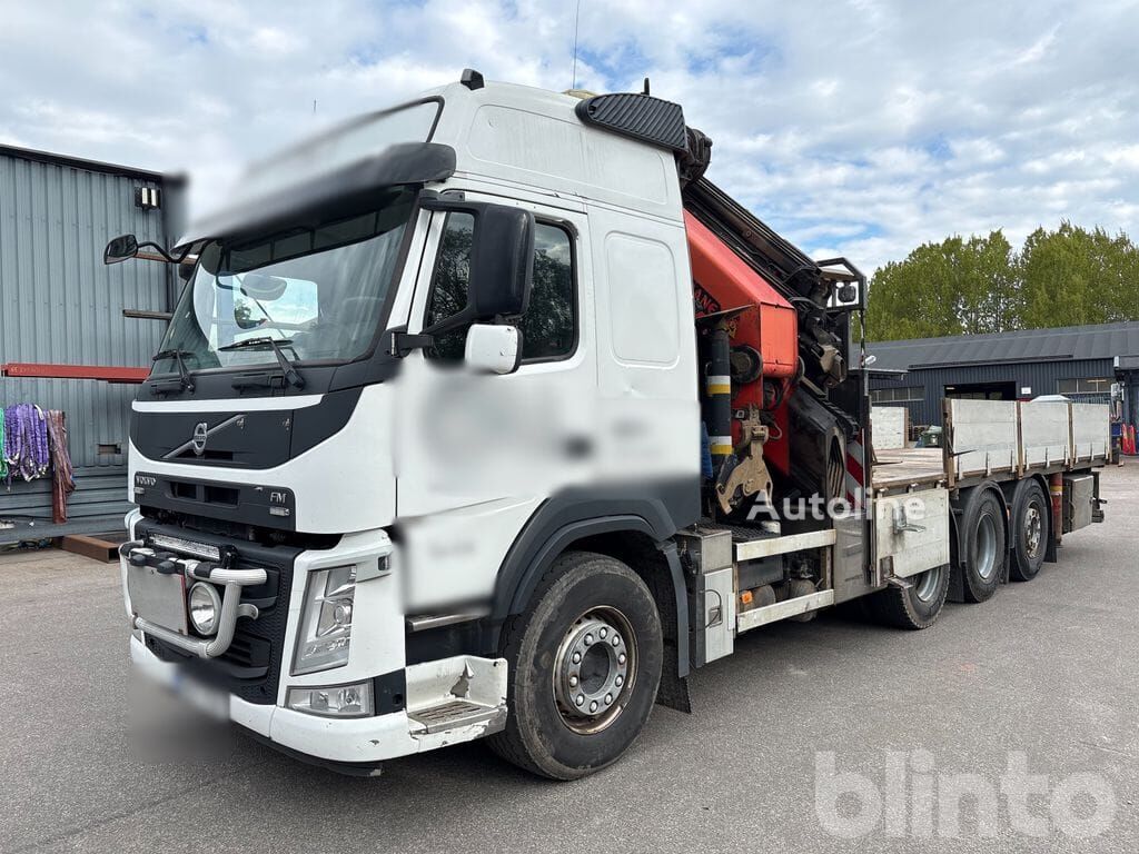 Prodaje se Volvo FM 8x4 kamion s ravnom platformom na aukciji
