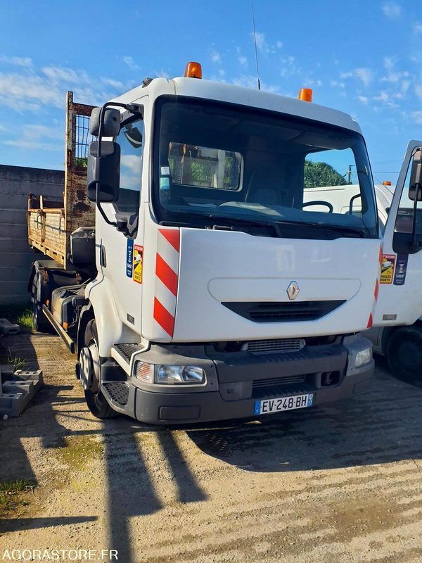 Prodaje se Renault MIDLUM kamion s ravnom platformom na aukciji