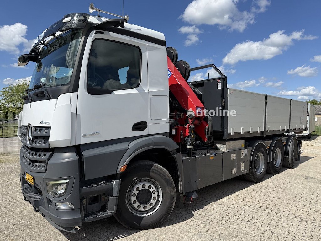 Mercedes-Benz Arocs 3253 kamion s ravnom platformom
