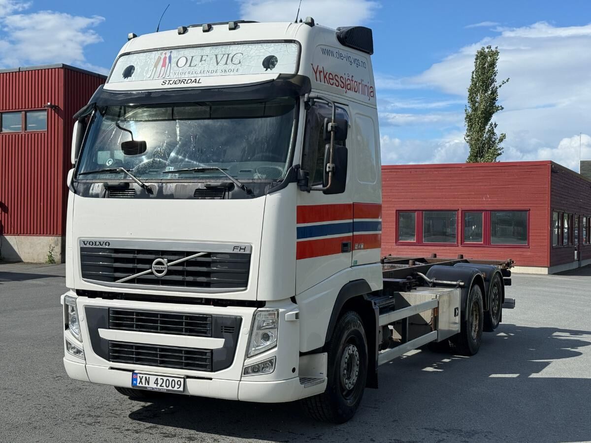 Prodaje se Volvo FH 540 - containerbil m/containerfester vozilo za prevoz kontejnera na aukciji