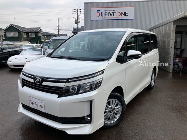Toyota VOXY putnički minibus