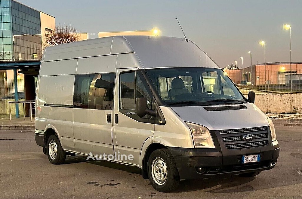 Ford kombi minibus