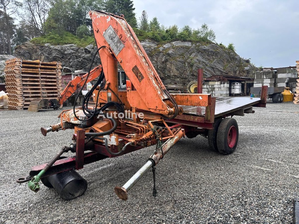 Prodaje se Tømmerhenger med HIAB Speed Loader 650 kran – 590x208 cm plan prikolicu sa ravnom platformom na aukciji