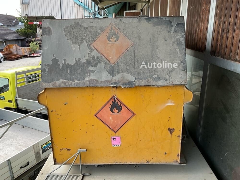 Prodaje se Diesel tank unit with content ( approx 1700 liter diesel) rezervoar za skladistenje goriva na aukciji