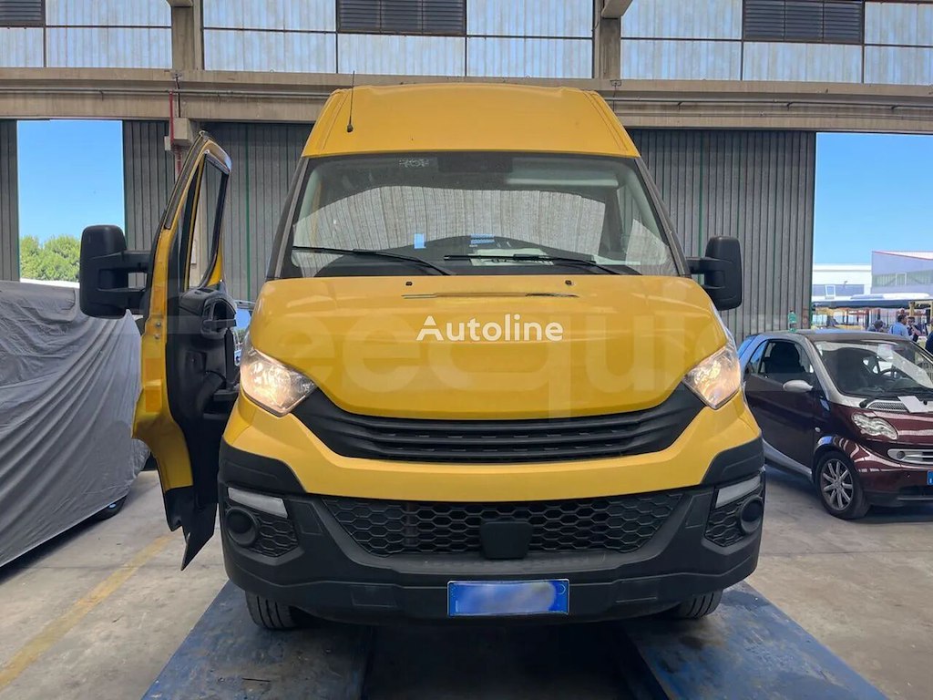 IVECO Daily prigradski autobus