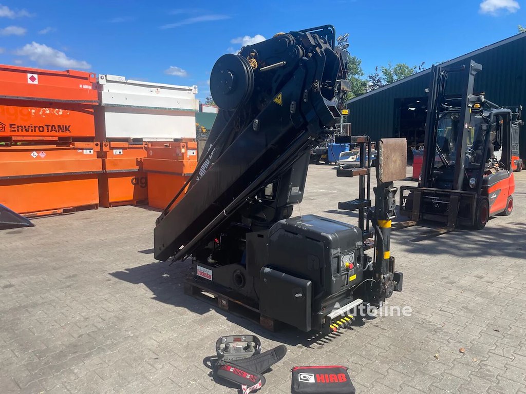 HIAB 232 E2 with remote autodizalica s kranom