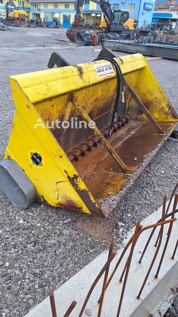 Hook-on embankment filling bucket nošeni rasipač peska