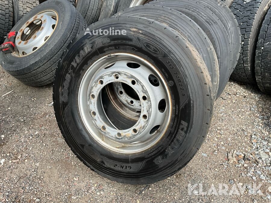 Prodaje se Goodyear 315/70R22,5 gumu za kamione na aukciji
