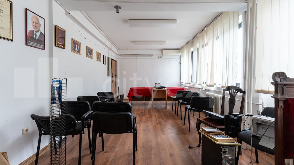 Poslovni prostor za izdavanje BEZ PROVIZIJE: Petosoban i veći, 535m², Visoka, Čukarica - 4500€