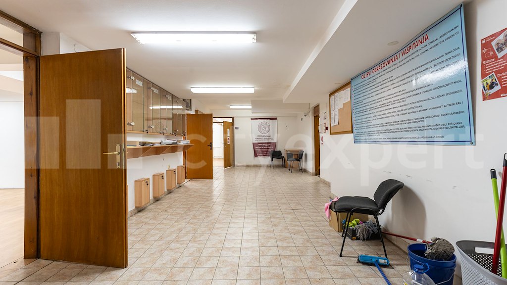 Poslovni prostor za izdavanje BEZ PROVIZIJE: Ostalo, 230m², Visoka, Čukarica - 2000€
