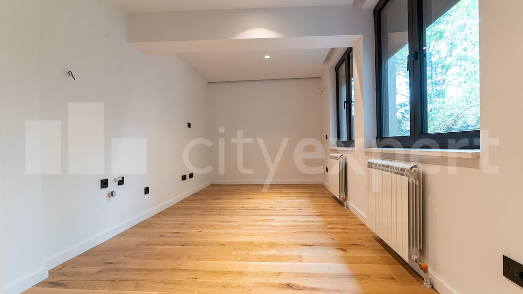 Poslovni prostor za prodaju - Garsonjera, 20m², Bulevar vojvode Mišića, Savski venac - 85000€