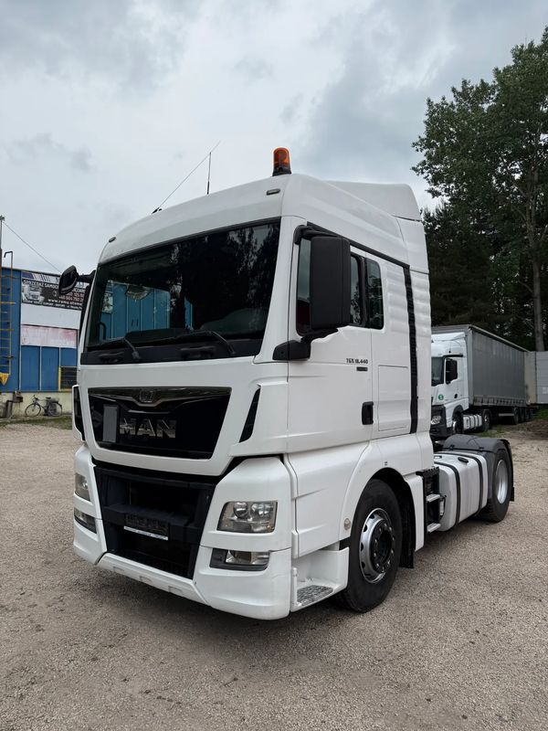 MAN TGX 18.440 XLX AUTOMAT SPOJLERY KLIMA WEBASTO 2xALUTANK 685000km tegljač