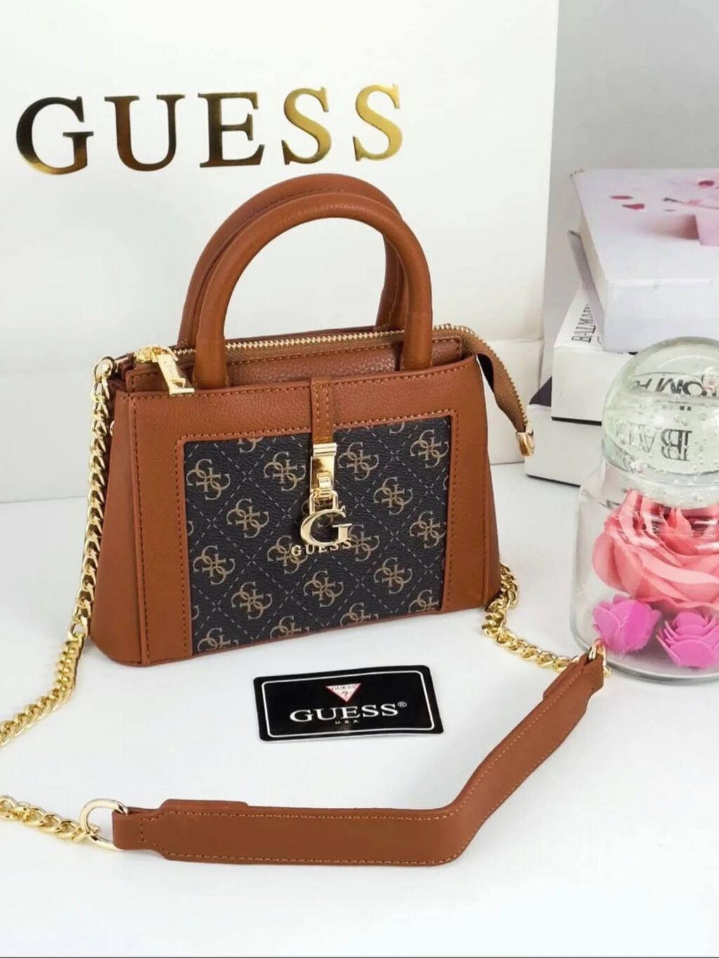 GUESS ženska torbica – mini satchel/kamer torba sa lancem - Model