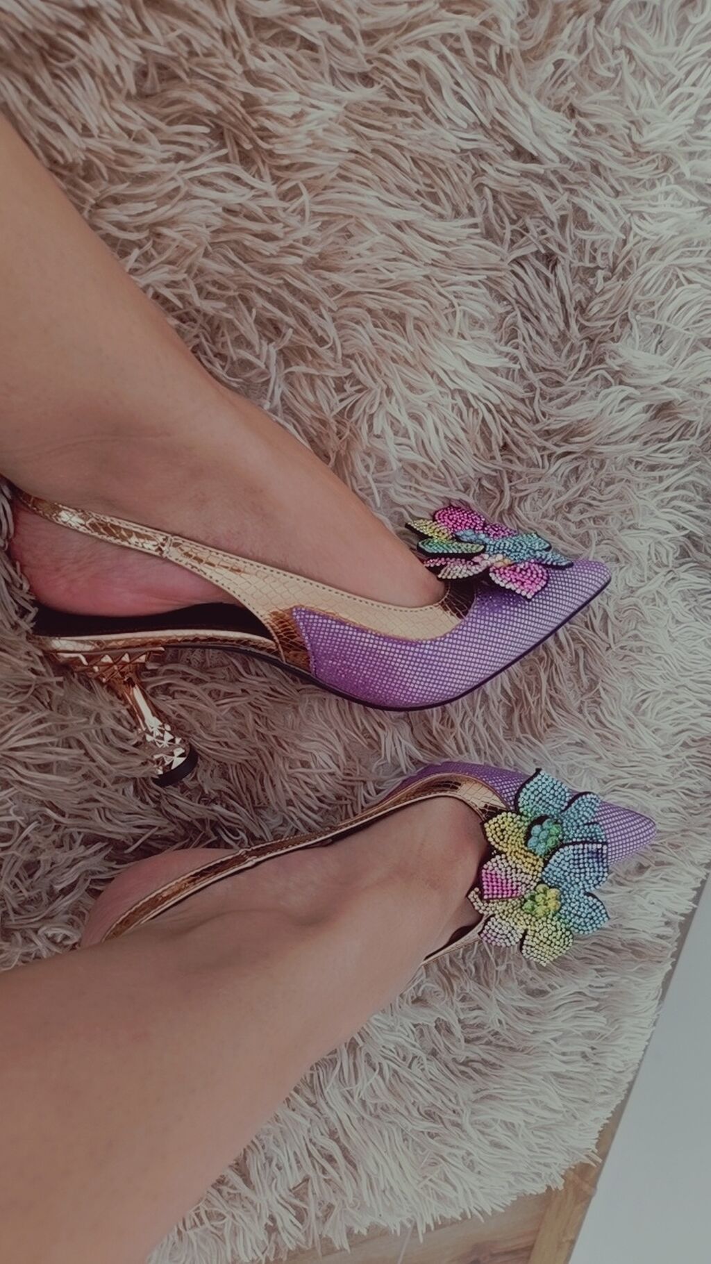 Elegantne ženske slingback salonke sa špicastim vrhom. Gornjište u