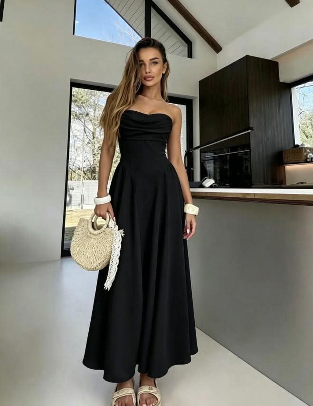 Elegantna duga haljina na bretele - Kroj: A‑line/swing silueta sa