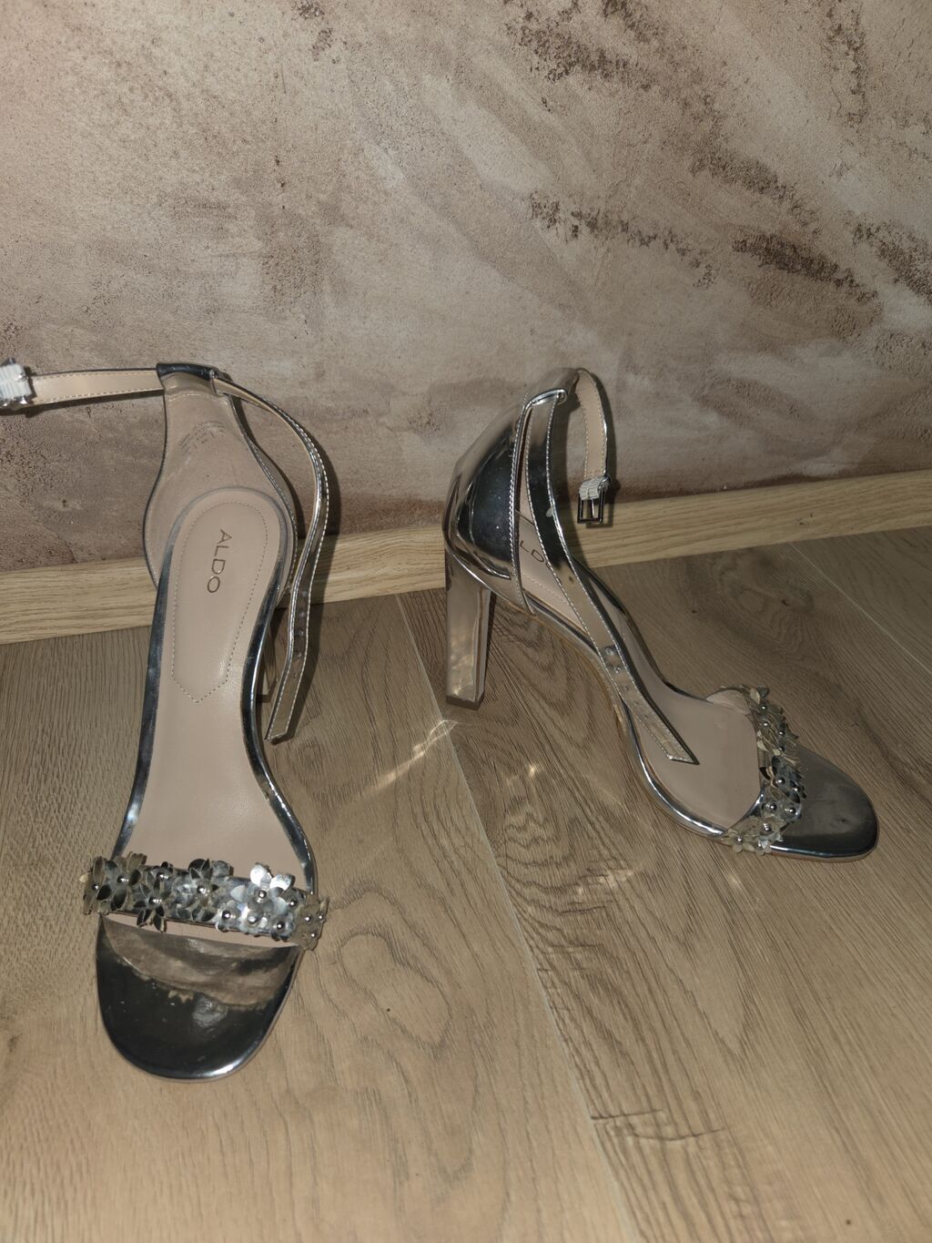 ALDO sandale na štiklu – srebrne - Model: elegantne sandale sa kaišem