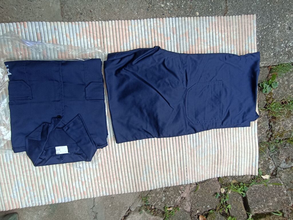 Radno odelo, bluza i kombinezon, broj 54,novo, cena 2000 dinara