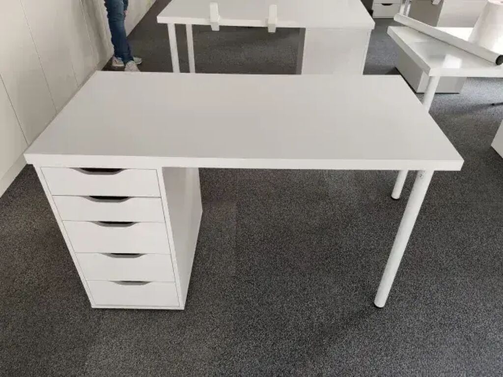 Sto beli sa fiokarom – 120x60cm      Funkcionalni i očuvani noviji beli