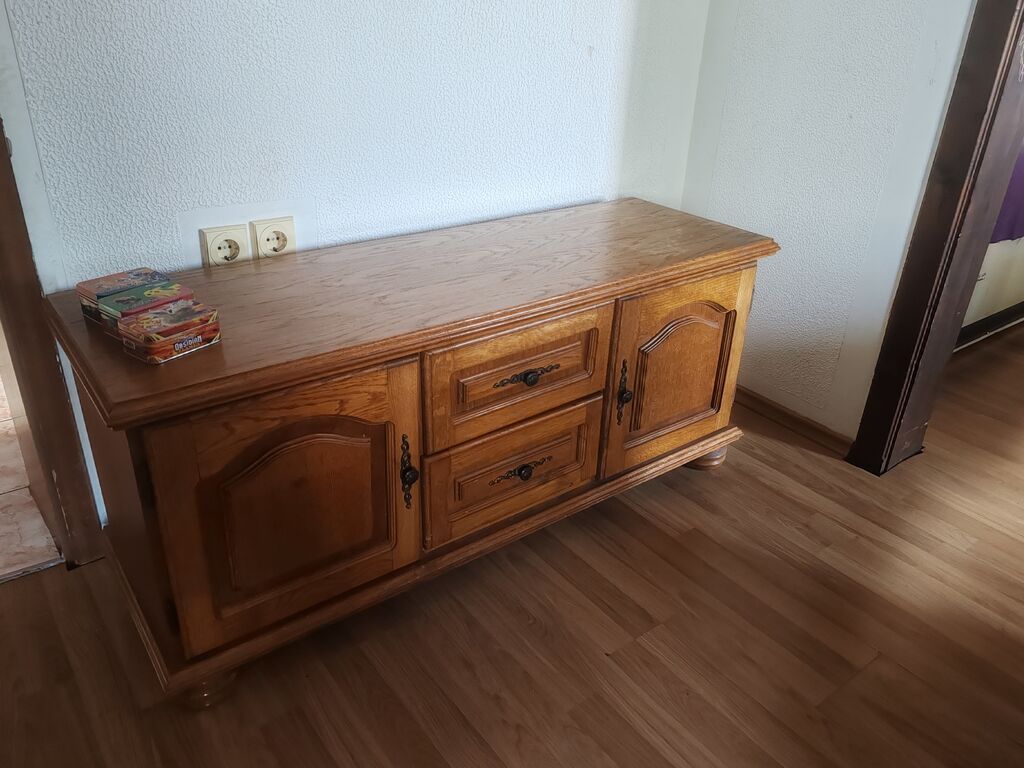 Masivna drvena komoda/TV niska konzola od punog drveta (verovatno