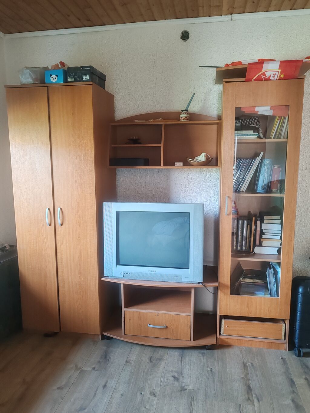 Dve dnevne sekcije (TV komode sa ormarom i policama) Model 1 – svetli
