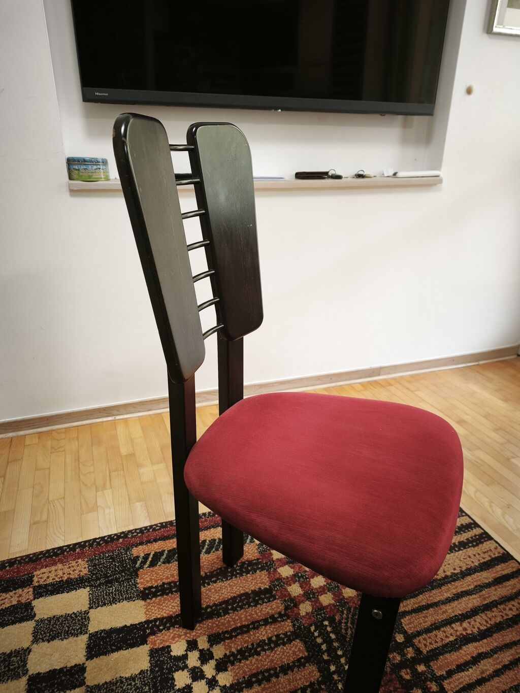 Trosed na razvlačenje.Trosed je u odličnom stanju osim sitnijeg