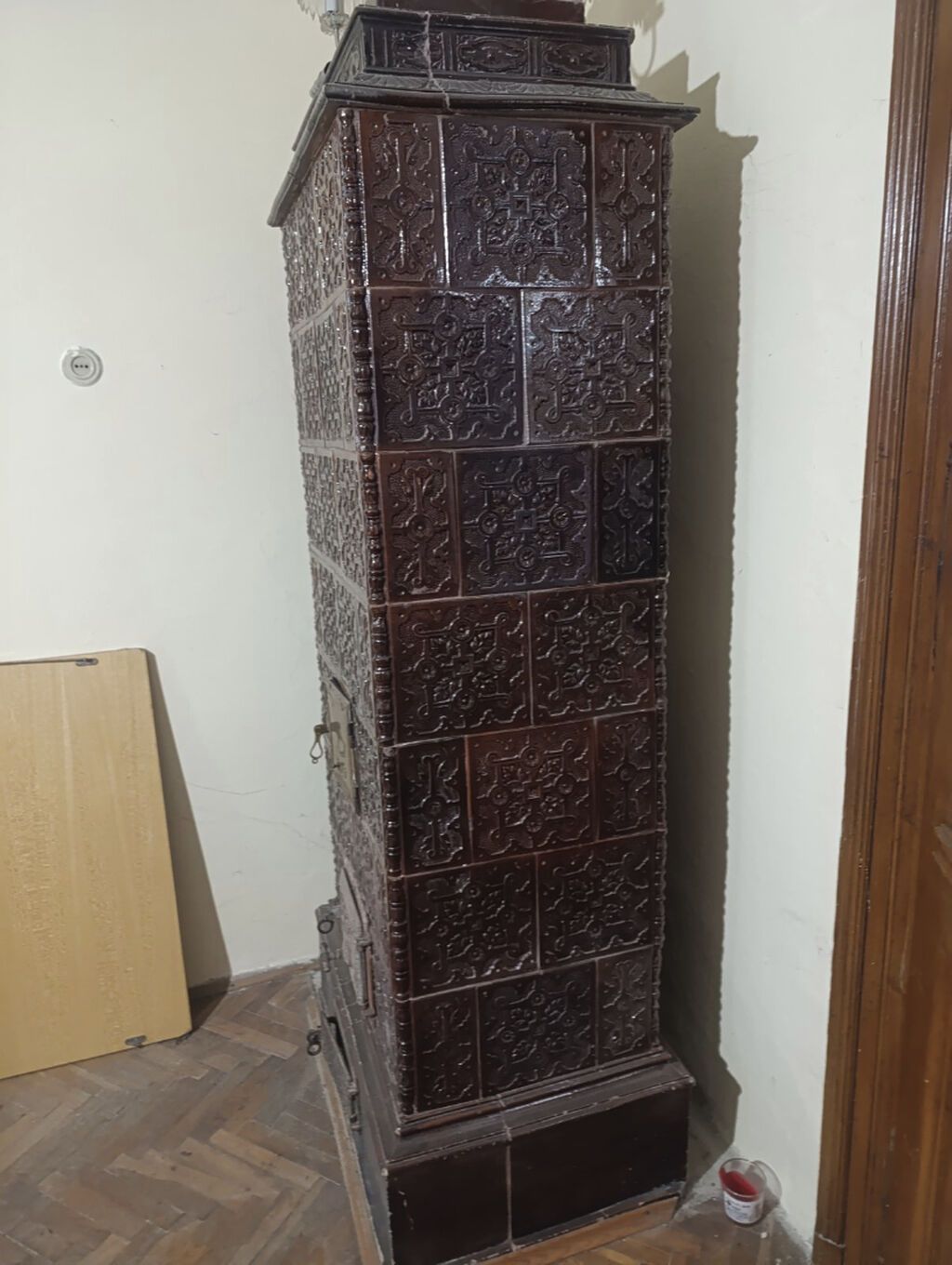 Keramička kaljeva peć na čvrsta goriva - Materijal: glazirane kaljeve