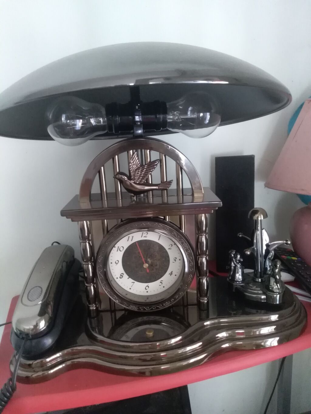 Lampa 4 u 1 NOVO.Lampa na tac,fiksni telefon,sat,muzicka figura koja