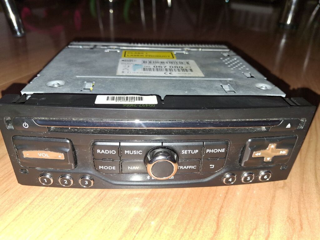 Multimedijalna jedinica za automobil (OEM, PSA) - Prednji panel sa