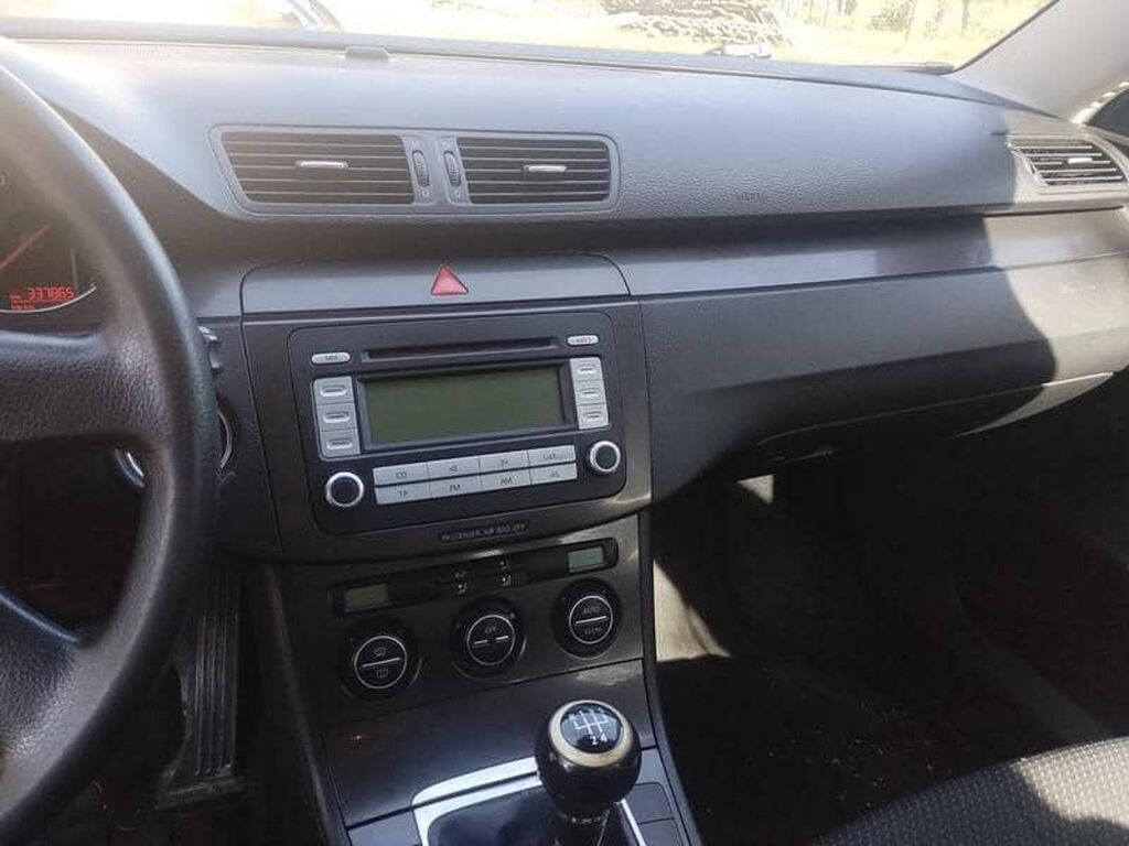 RADIO ZA VOLKSWAGEN PASSAT B6 | Fabricki radio za vw vozila