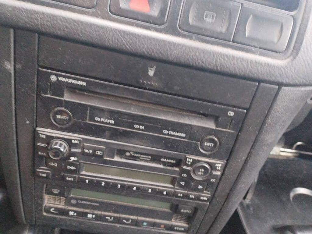 FABRICKI RADIO ZA VOLKSWAGEN GOLF 4 | Delovi Golf 4