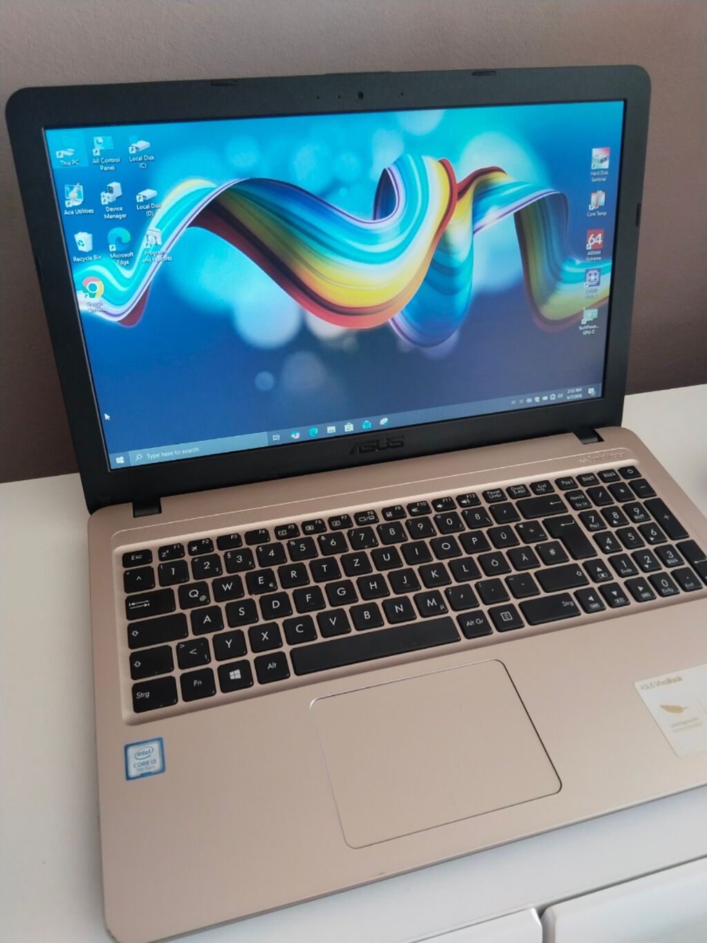 Asus X540U / I3 720U / 8GB DDR4 / 500gb Hard Disk Prodajem odlicno