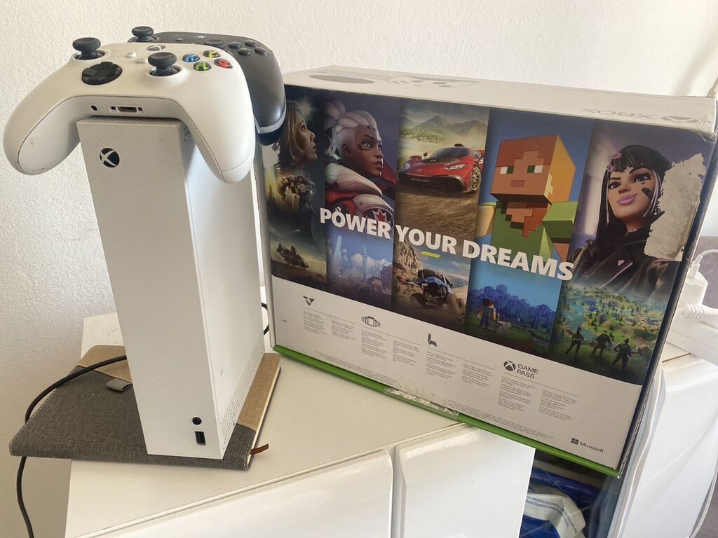 Xbox Series S konzola + 2 bežična kontrolera - Kompaktna, potpuno
