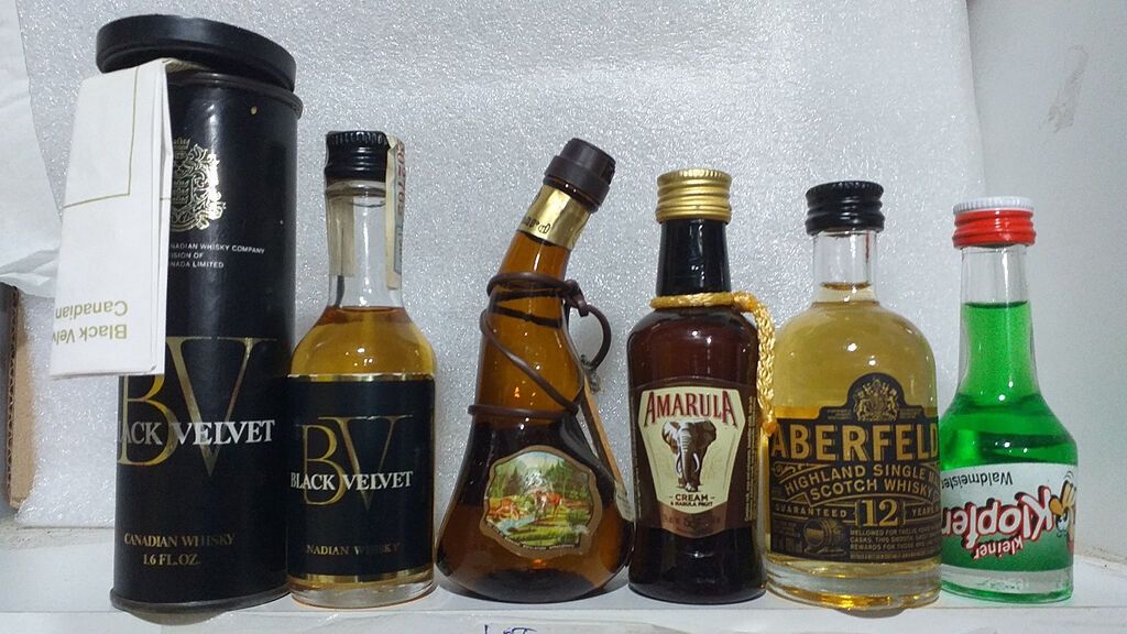 Mini botle Flašice su za kolekcionare Prodaju se flašice sa jedne
