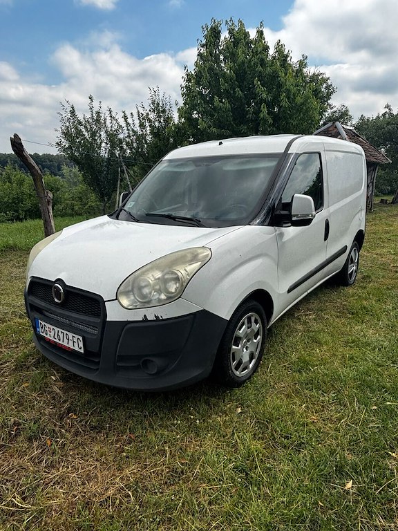 Fiat Doblo Benzin+metan. Karoserija i prostor za teret: - Zatvoreni