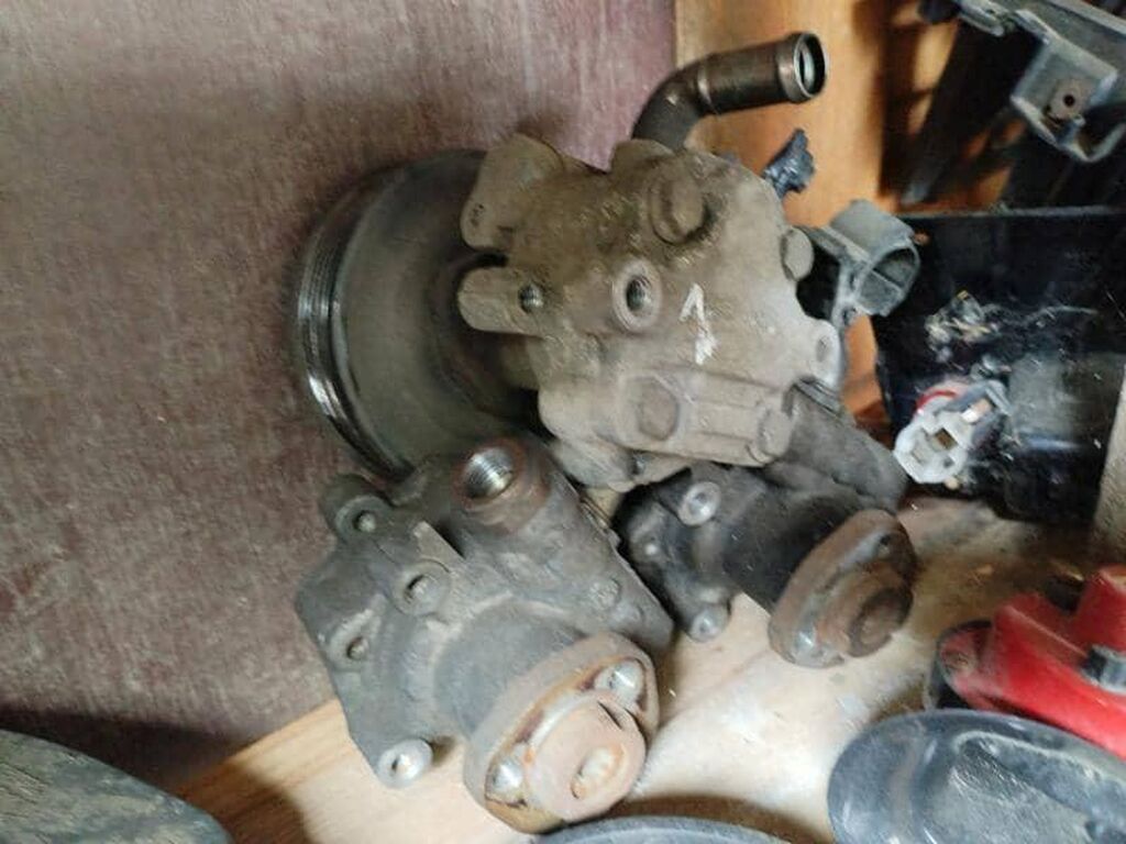 SERVO PUMPA ZA VOLKSWAGEN GOLF 4 | Servo pumpe Golf 4 Ostali delovi