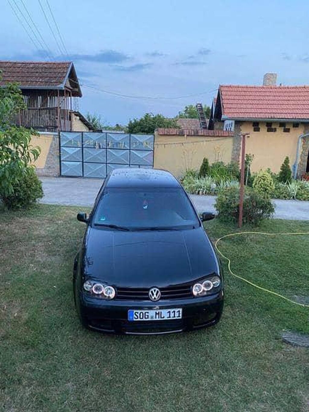 HAUBA ZA VOLKSWAGEN GOLF 4 | Hauba Golf4 crna i plava
