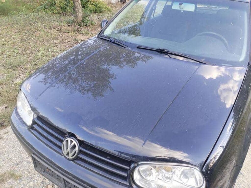 HAUBA ZA VOLKSWAGEN GOLF 4 | Hauba u crnoj boji,odlicna bez