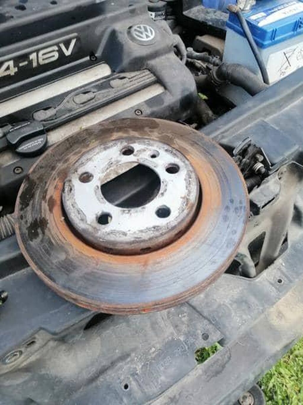 DISKOVI PREDNJI ZA VOLKSWAGEN GOLF 4 |