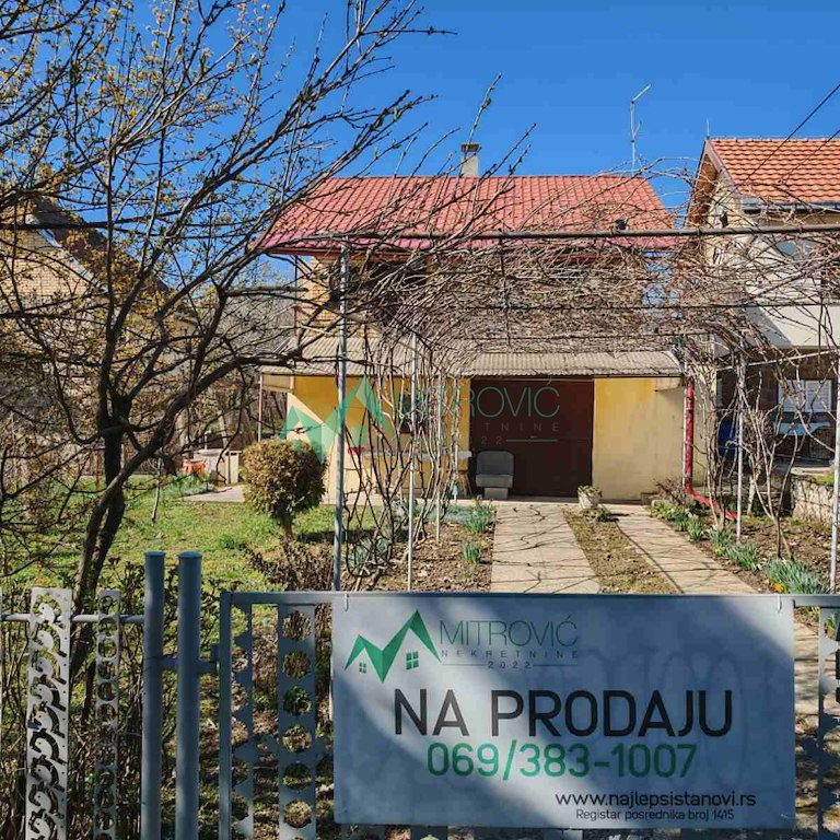 Banstol, vikend kuća, plac 600m2..