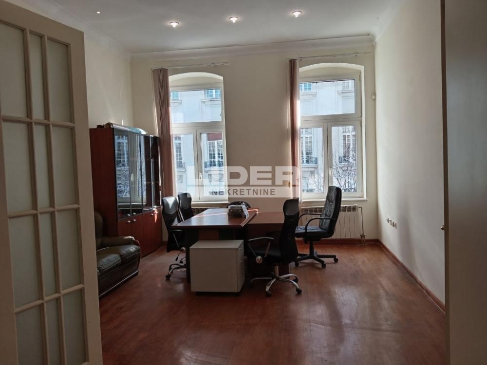 Trosoban stan na prodaju, Knez Mihailova, Beograd, 73m², 400.000 €