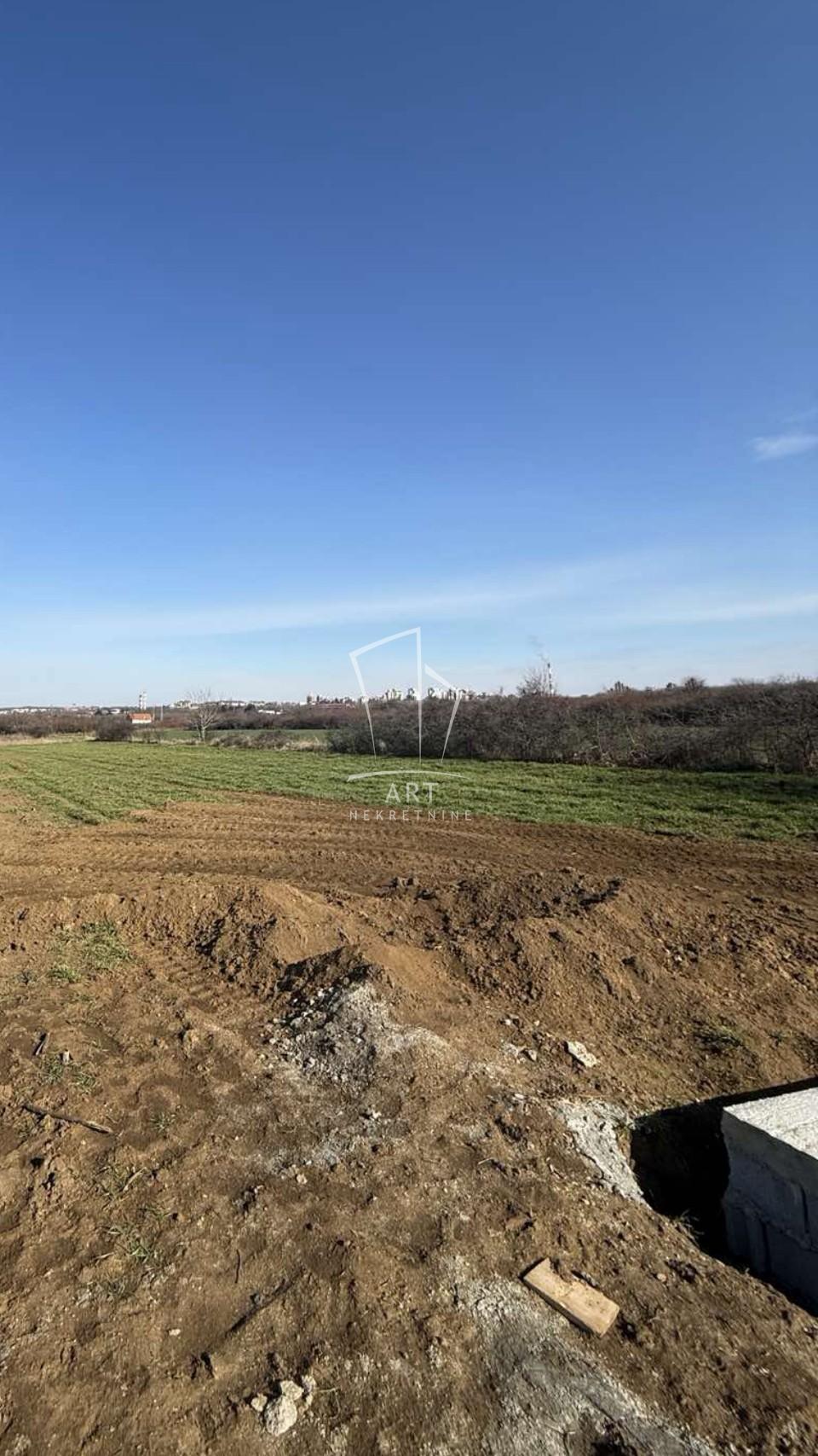 Savske-Makiške terase,6,00 Ari, gradjevinska parcela ID#15356
96.000 €